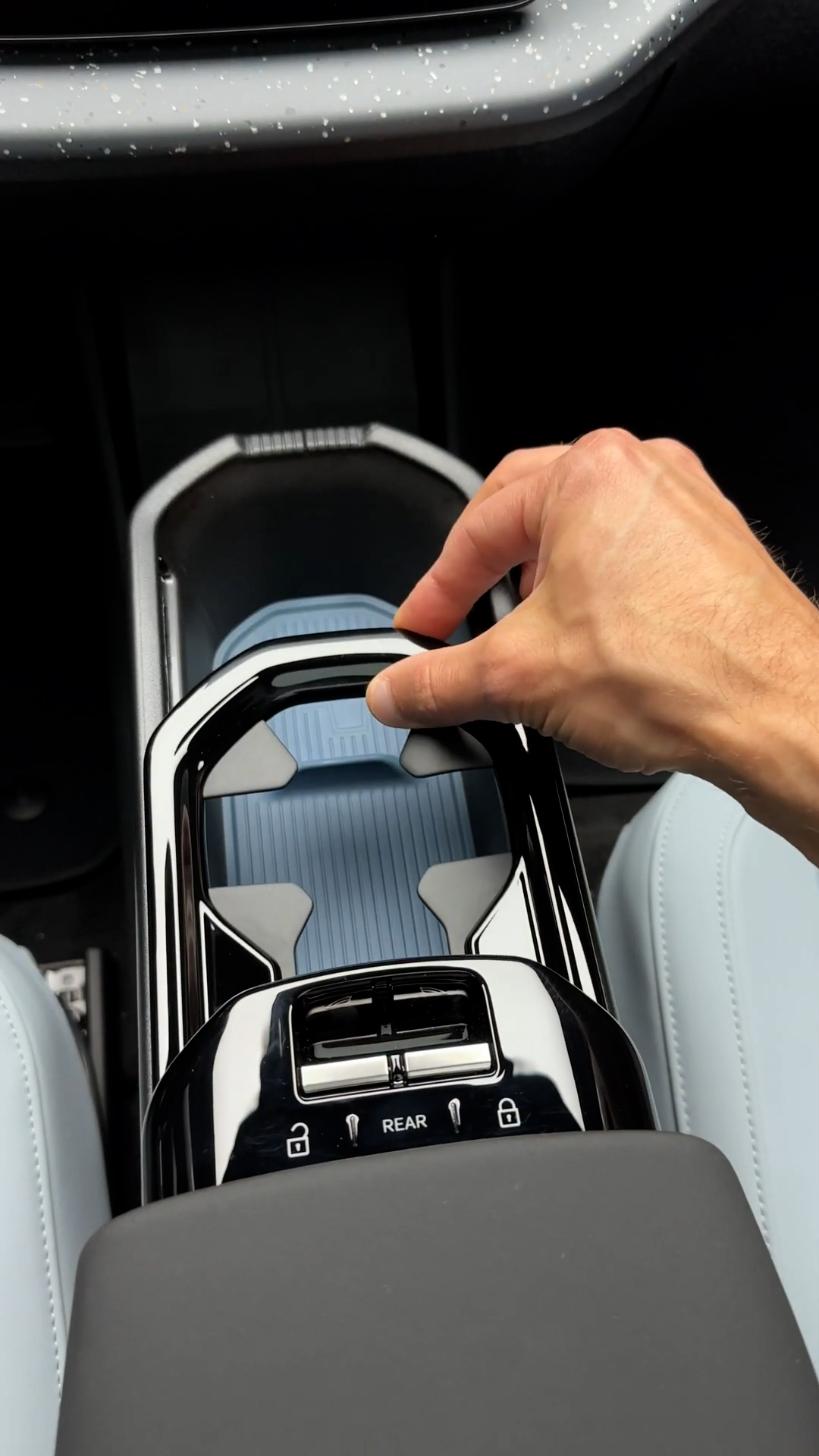 Is the Volvo EX30 console easy to use?