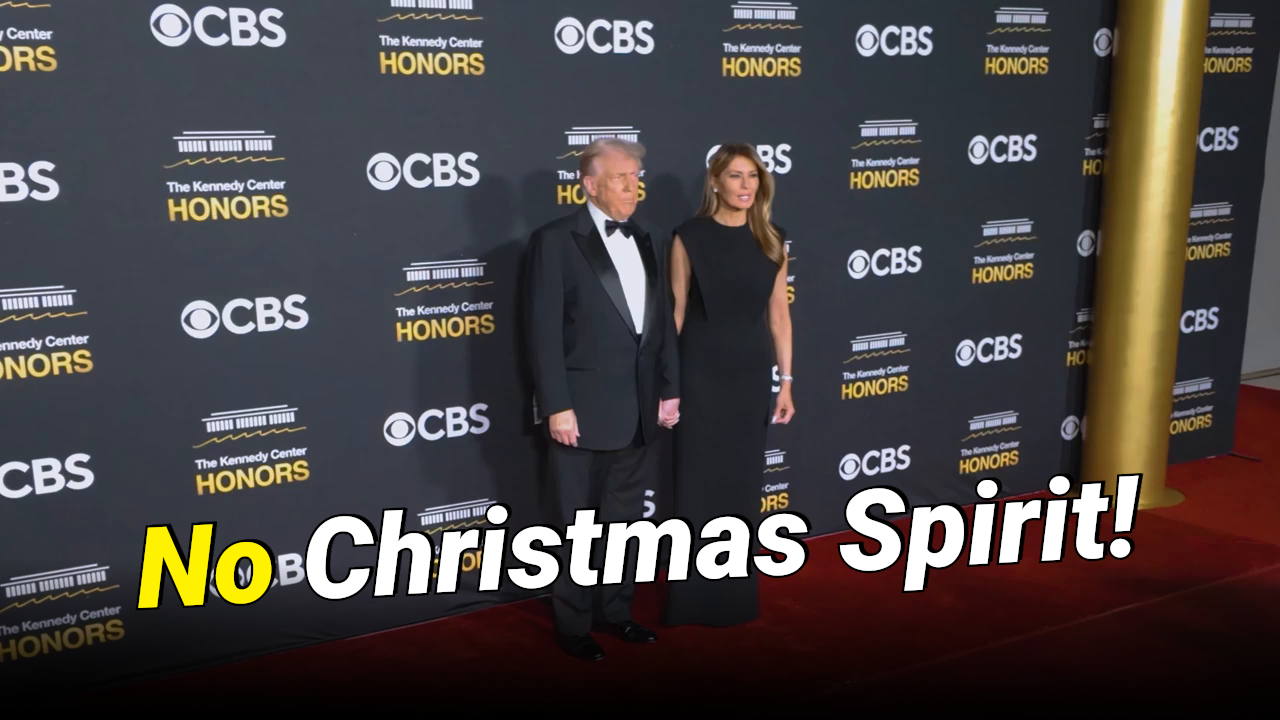 Trump and Melania match in black outfits for White House Christmas ...