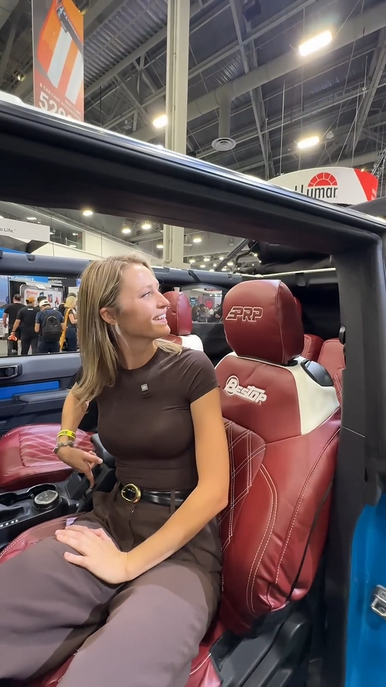 Premium features of the 2-door Bronco soft top