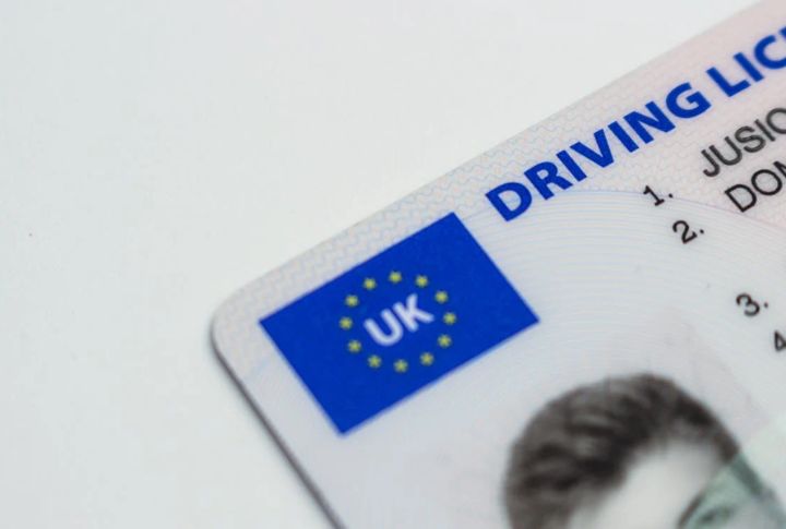 15 things to remove from your wallet before flying