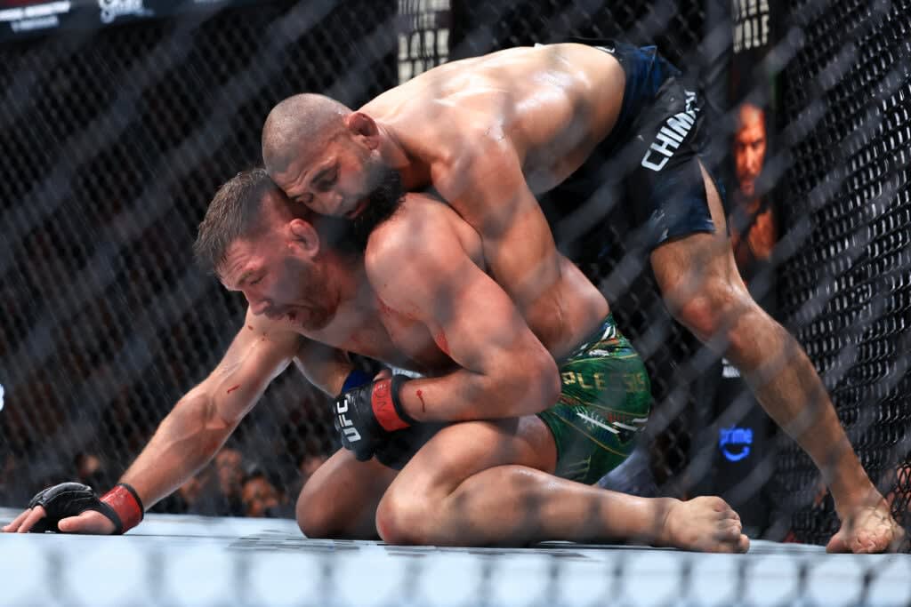 Du Plessis coach hits out at referee after Chimaev fight and makes ...