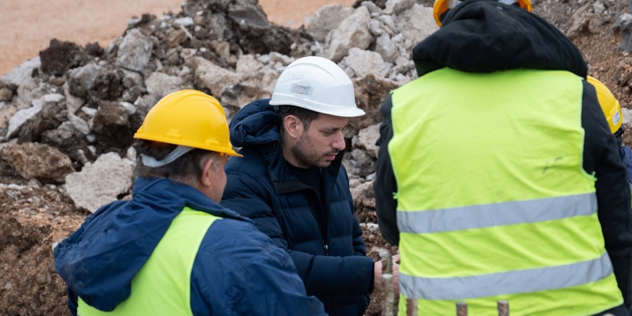 Σε εξέλιξη τα έργα αποκατάστασης στη διπλή σιδηροδρομική γραμμή Αθήνα ...