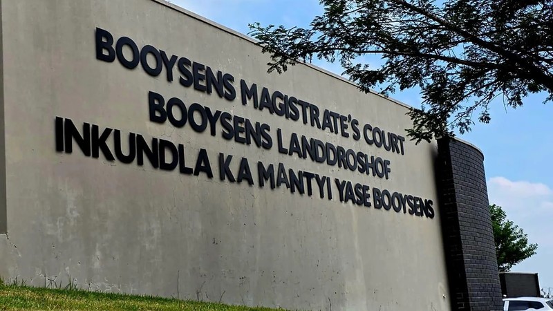 Gunfire chaos erupts outside Booysens Magistrate's Court: Pair fatally shot