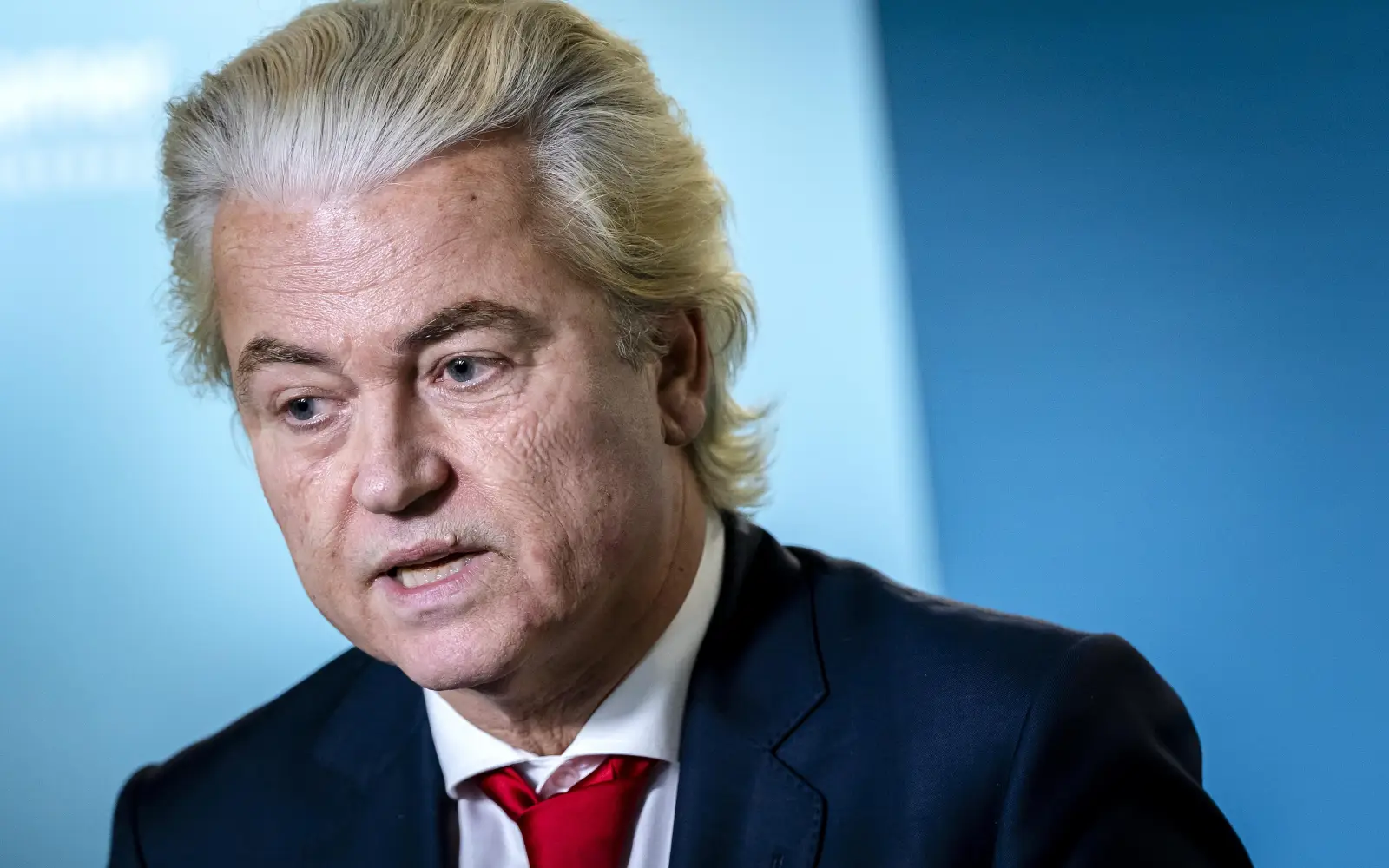 Crisis for Dutch far-right leader Wilders as MPs quit