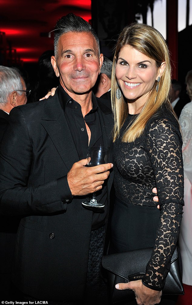 Lori Loughlin 'extremely angry' with Mossimo Giannulli as living ...