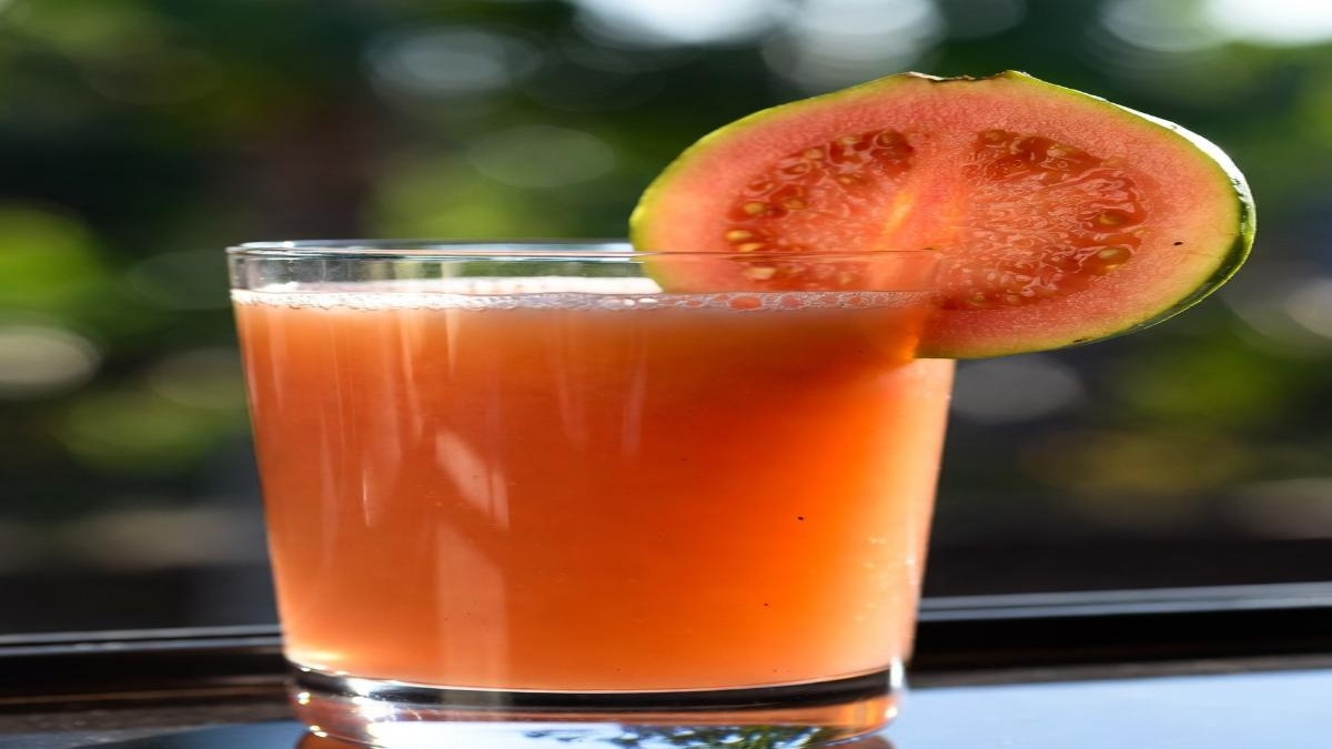The powerful health benefits of guava juice, according to nutrition experts