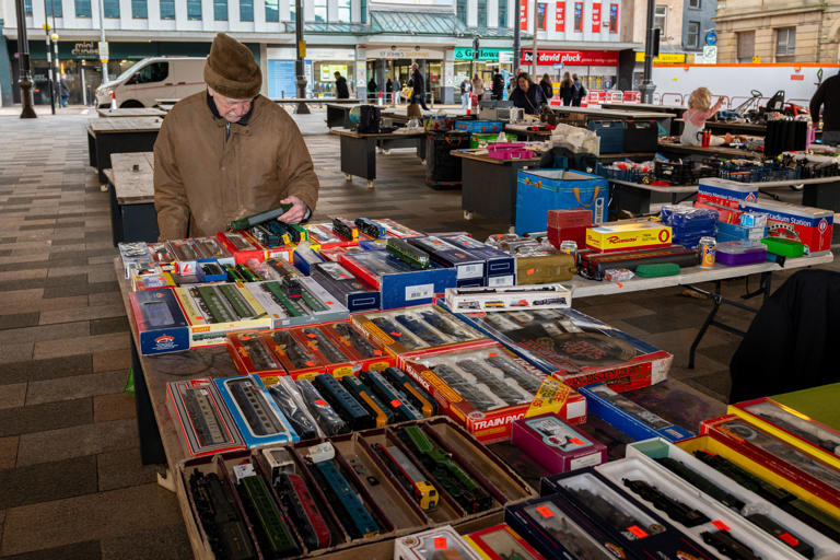 13 pics as Preston's outdoor market is back where it belongs under its ...