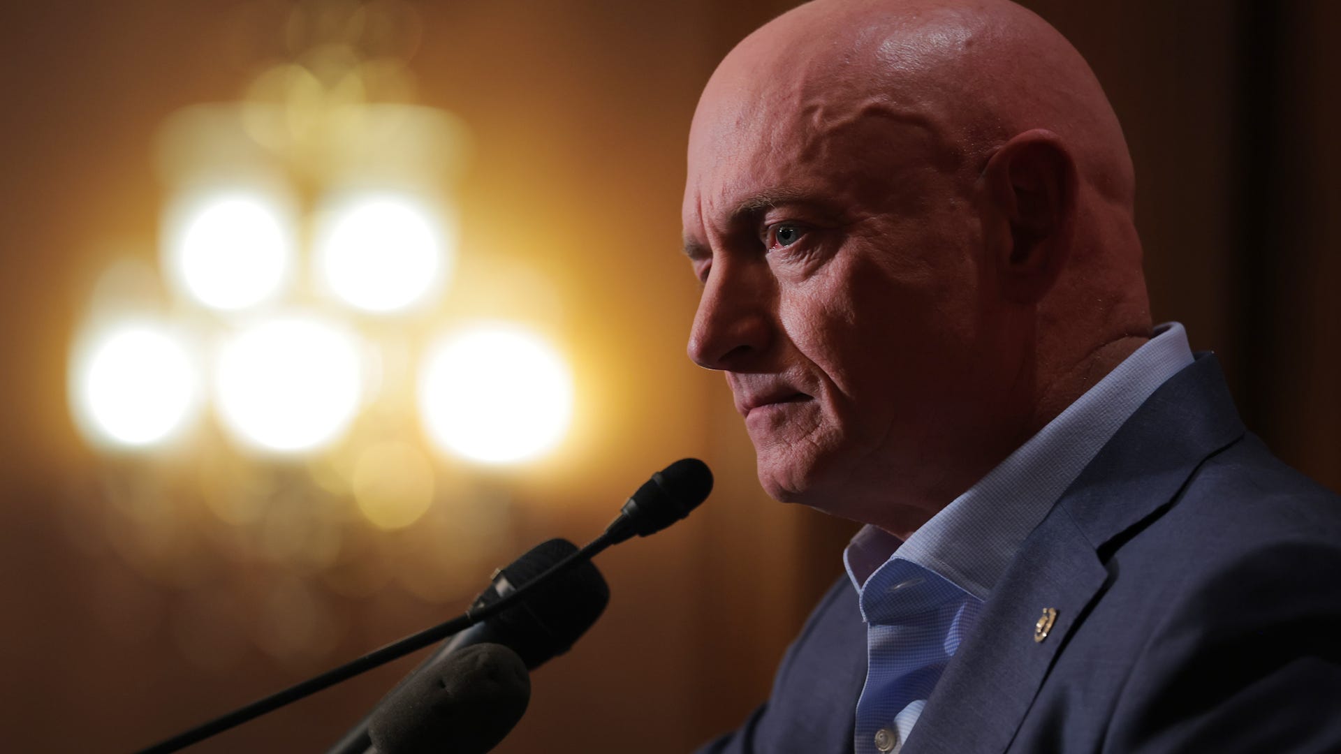 Dozens of former military leaders defend Mark Kelly in Pentagon fight