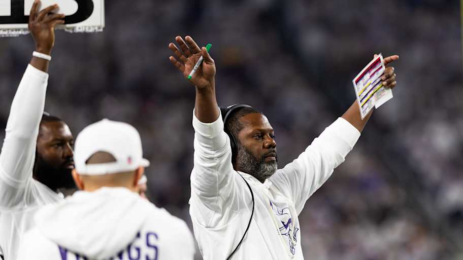 Packers chasing Vikings' Daronte Jones as Brian Flores rumors swirl