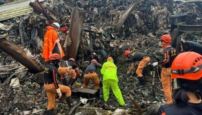 Landfill collapse rescuer dies after retrieval ops
