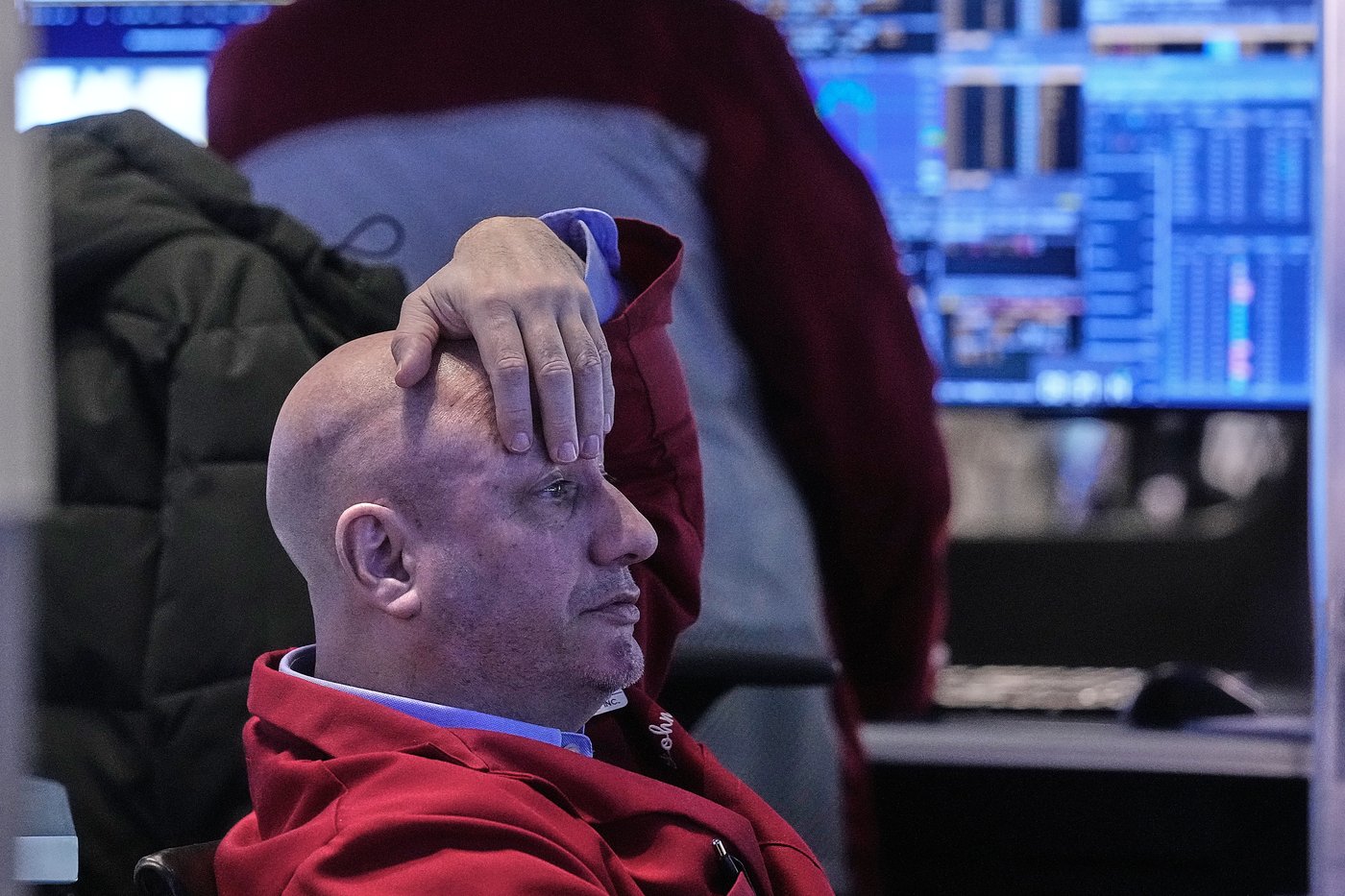 Stock markets tumble amid geopolitical tensions
