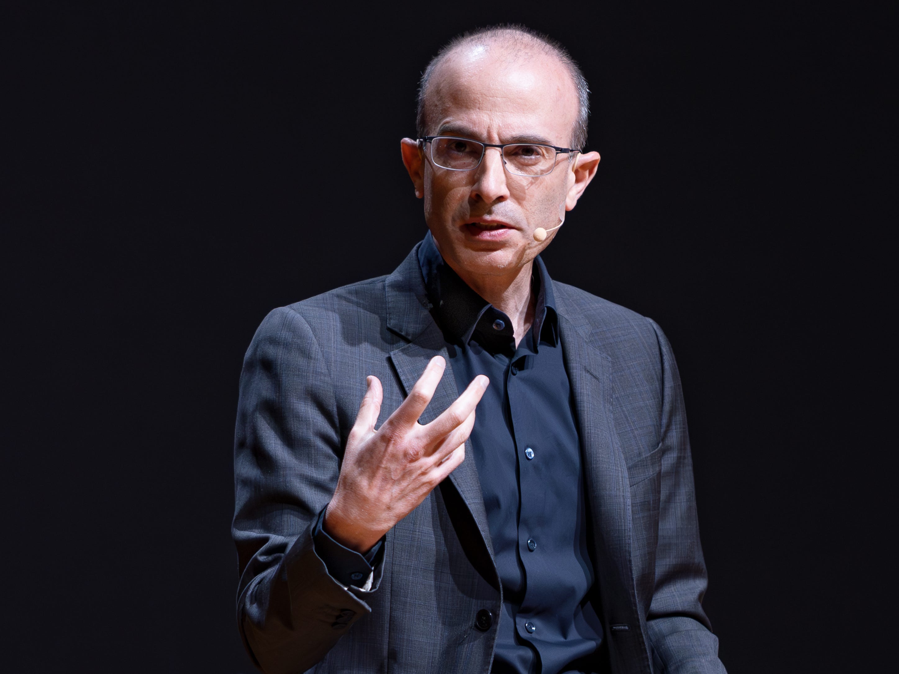 'Sapiens' author says the real AI timeline is 200 years — but the lack ...