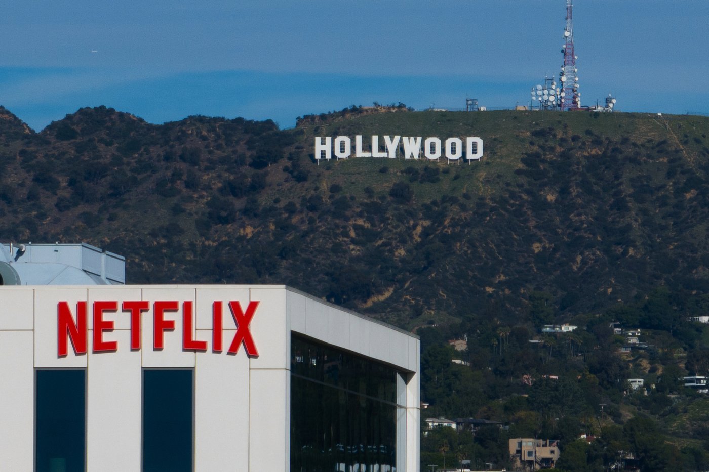 Netflix delivers solid 4th quarter, but stock sinks amid worries about ...