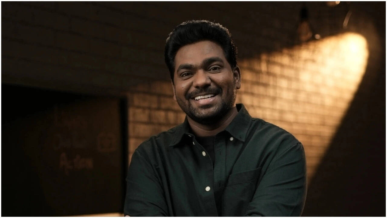 Zakir Khan confirms long term break from comedy over health reasons ...