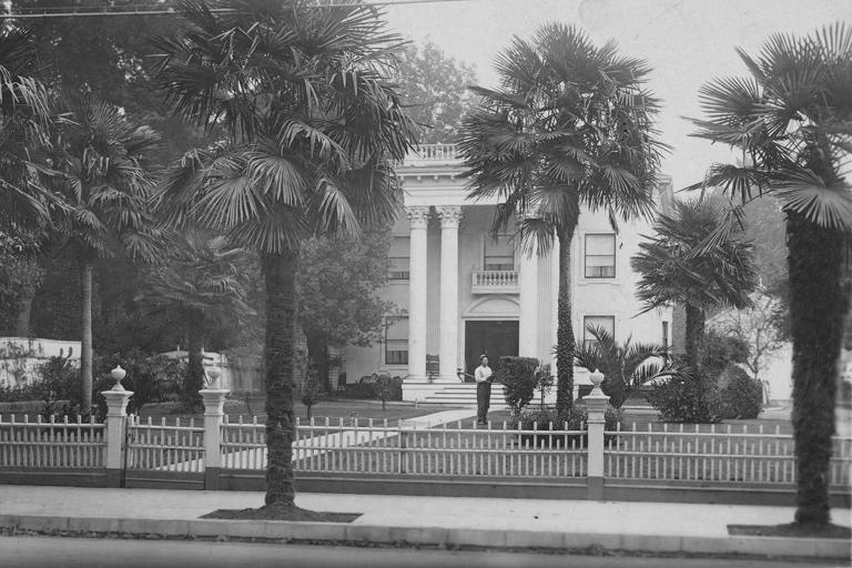 A Bay Area mansion once hosted dignitaries. It's now a Grocery Outlet.