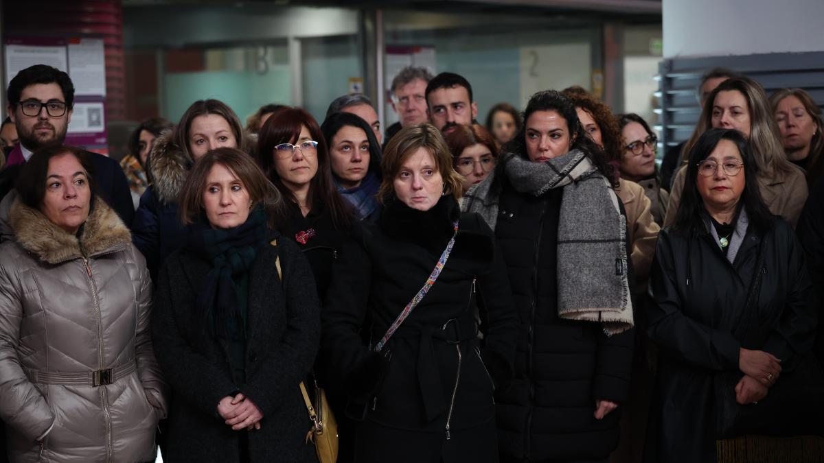 El minuto de silencio en Atocha y en Sants por el accidente ferroviario ...