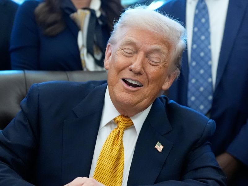 Donald Trump: US-Präsident veröffentlicht private SMS von Macron und ...