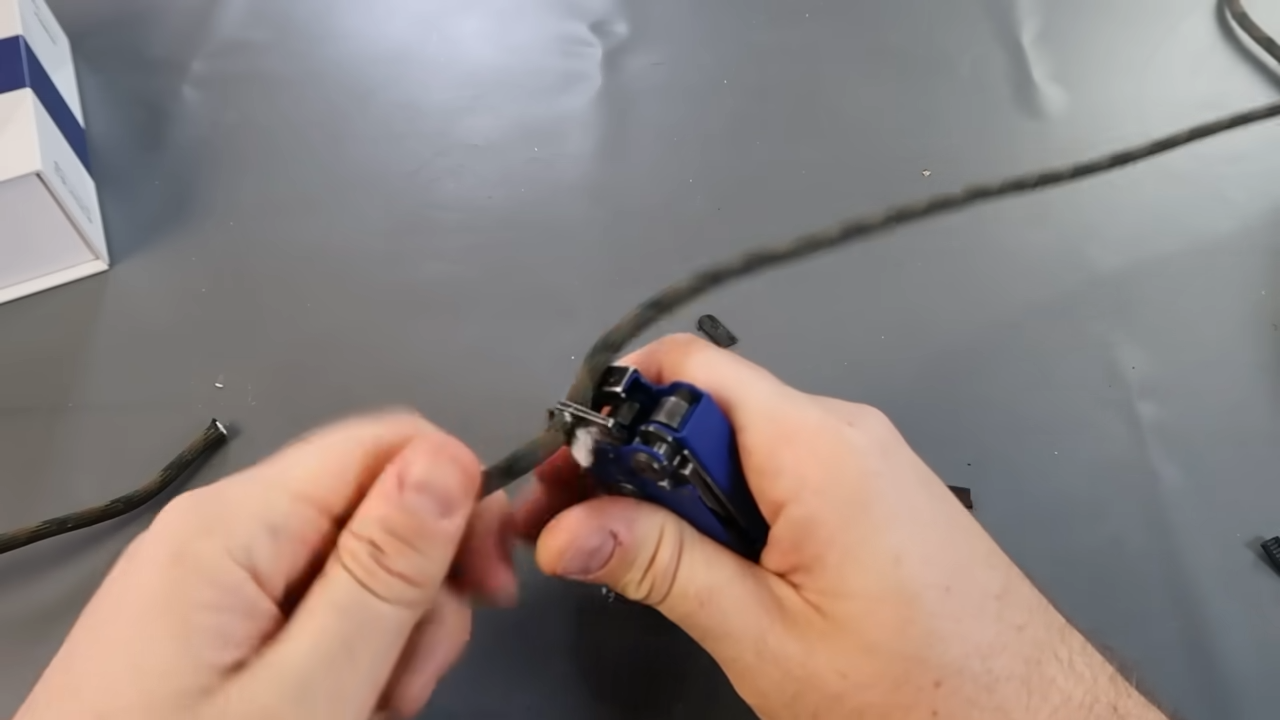 How a pocket multitool with a lock button actually cuts plastic clean
