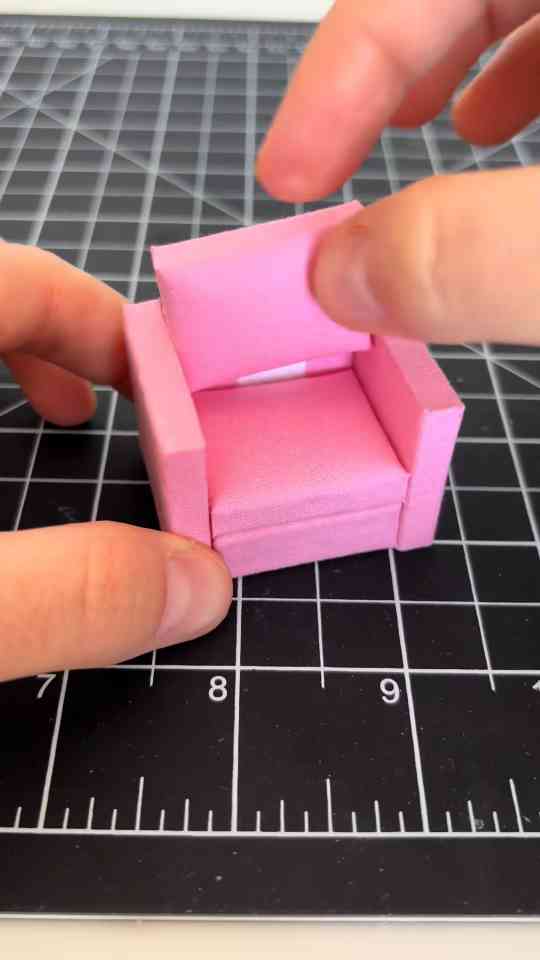 Miniature dollhouse DIY projects for craft lovers