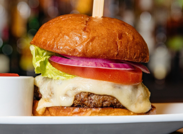 6 chain restaurants with the best steakhouse burgers, according to diners