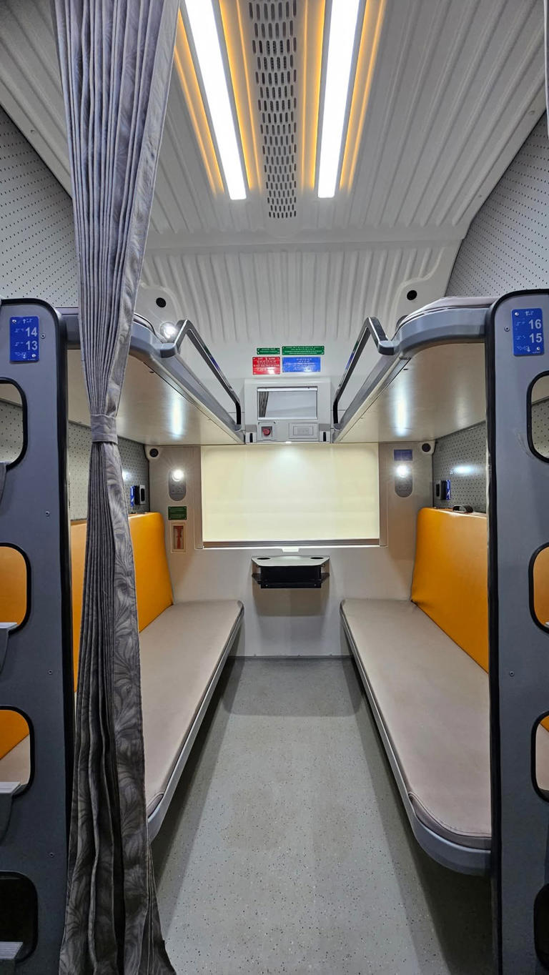 Vande Bharat sleeper vs Amrit Bharat Express