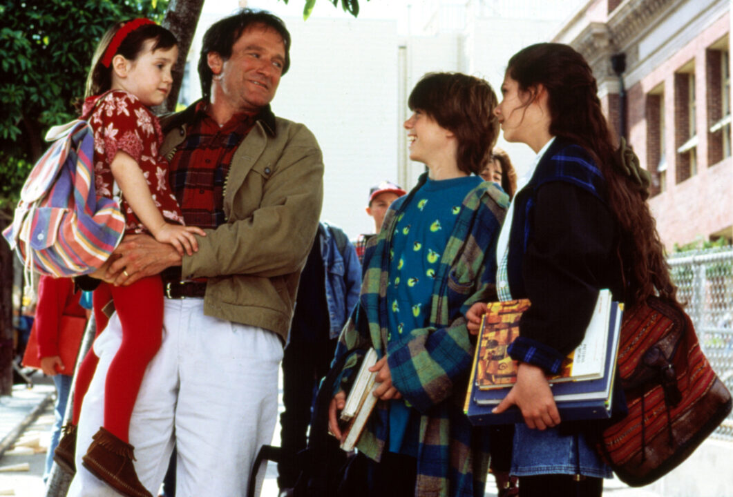 The Hollywood Show: Robin Williams fooled strangers as Mrs. Doubtfire ...