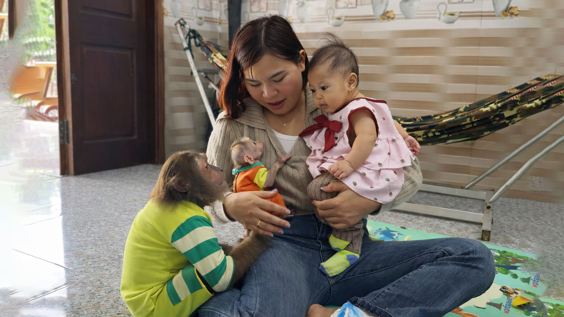 Cutis brings a gift for Yen Nhu