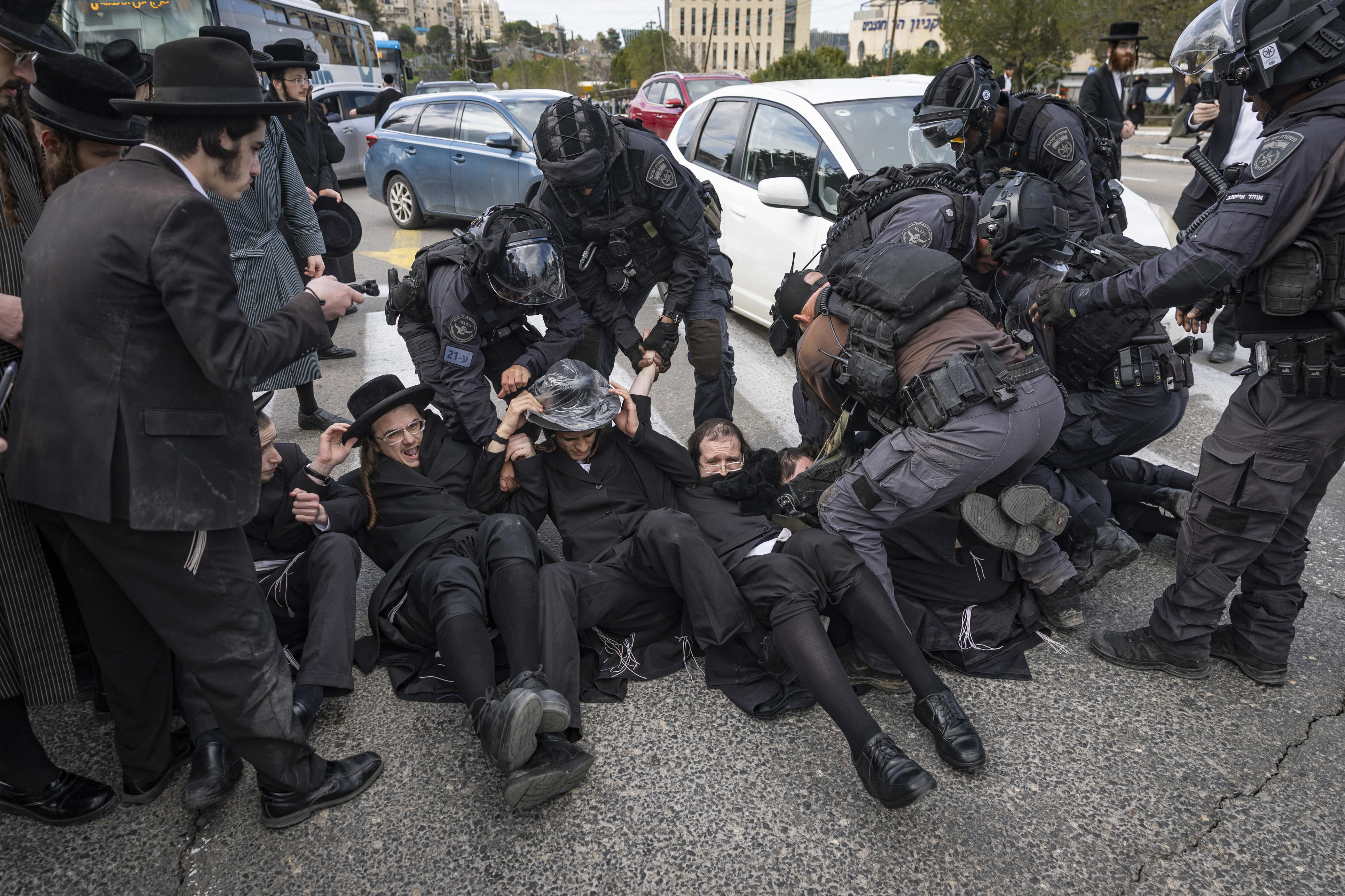Ultra-Orthodox rioters throw stones, call police 'Nazis' in protests ...