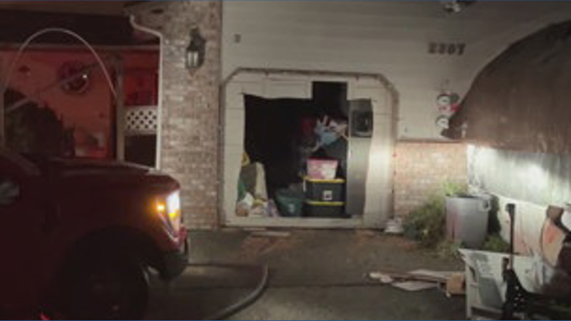 RAW: Man dies in fire at Lynnwood duplex