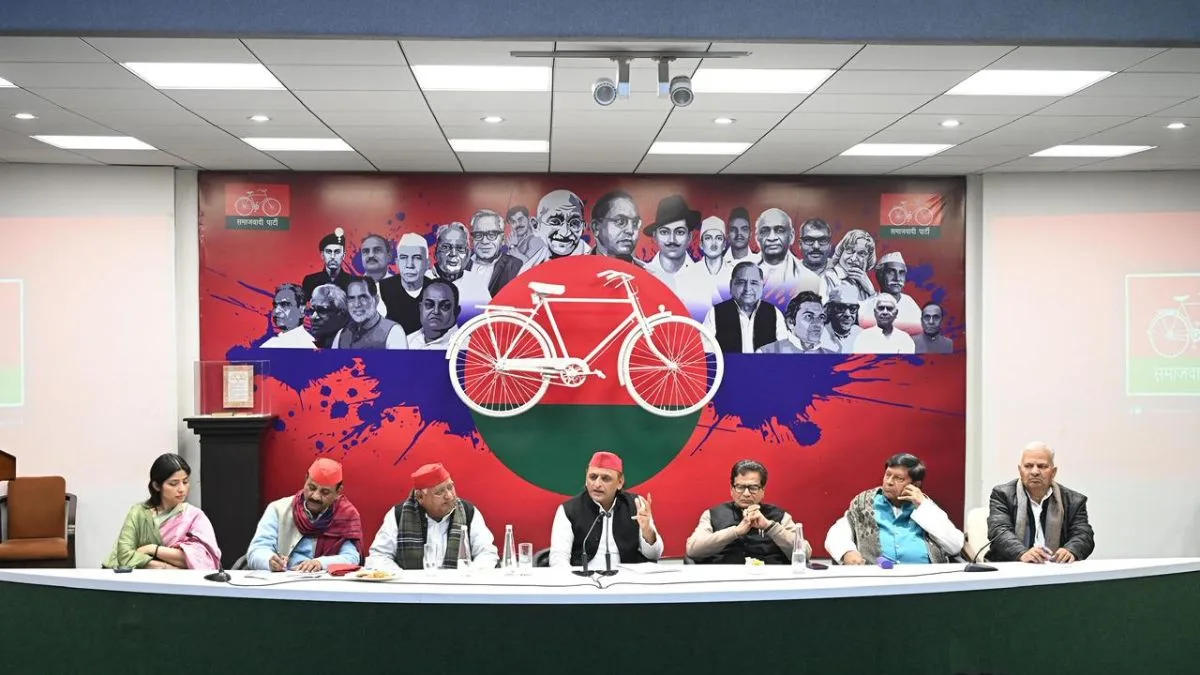 Akhilesh calls on all party MPs to work day and night to bring back SP ...