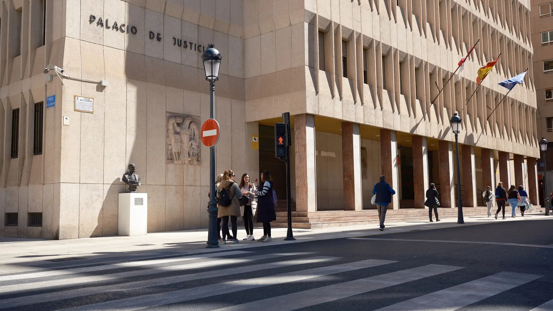 Compañeras de la mujer asesinada a puñaladas por su marido en ...