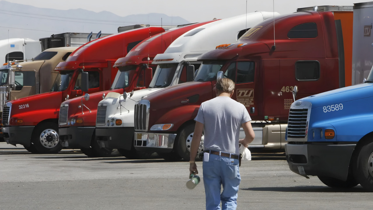 600 Texas drivers face layoffs as trucking giant’s collapse torches 280 ...
