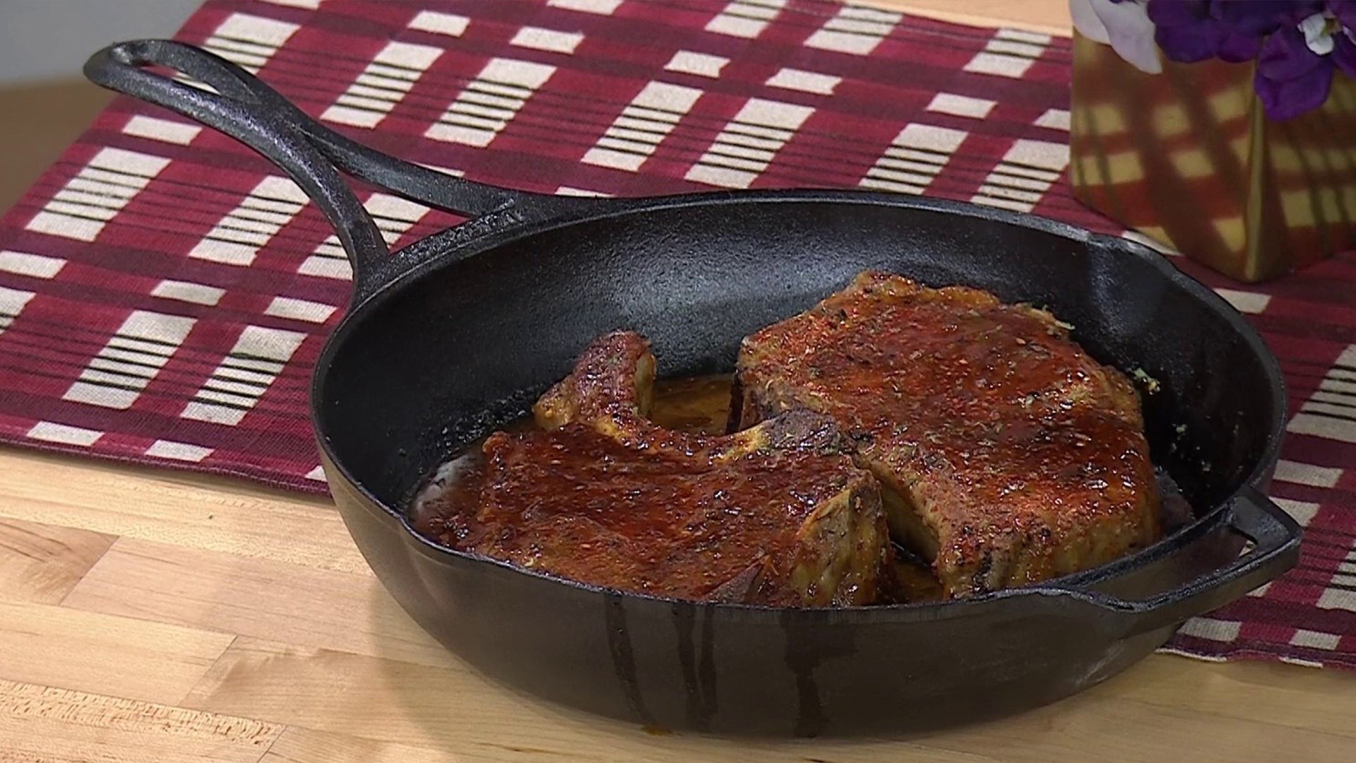 How to make pork chops with shichimi togarashi in a cast iron