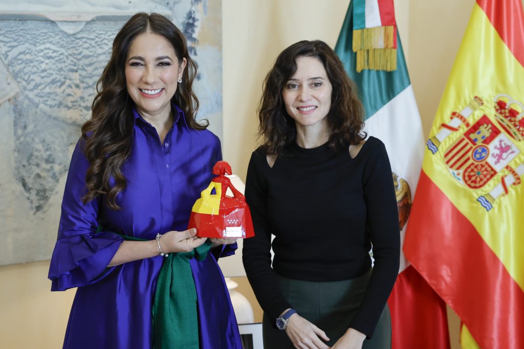 Isabel Díaz Ayuso recibe a la gobernadora de Guanajuato, Libia Dennise ...