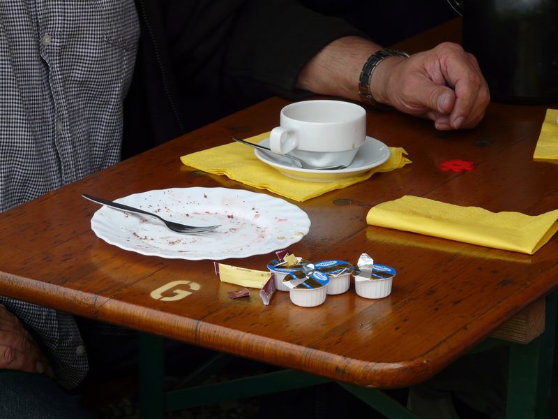 24 restaurant red flags people ignore until it's too late