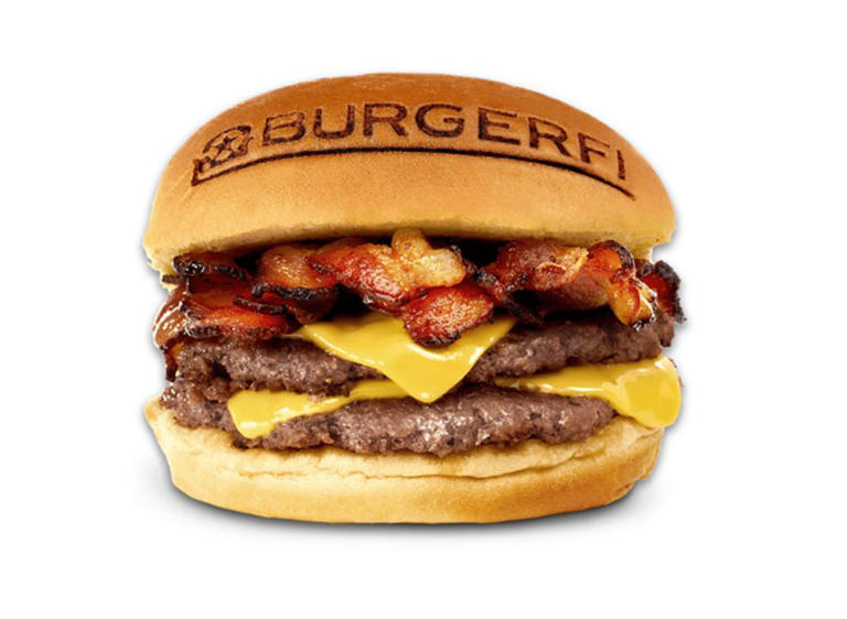 7 best Angus burgers at chain restaurants, according to diners