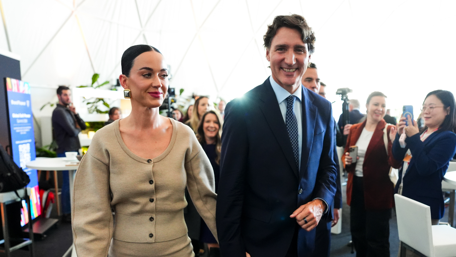 Justin Trudeau, Katy Perry make appearance at World Economic Forum