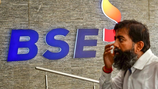 415% बढ़ा इस सोलर कंपनी का मुनाफा, निवेशकों में शेयर बेचकर निकलने की होड़