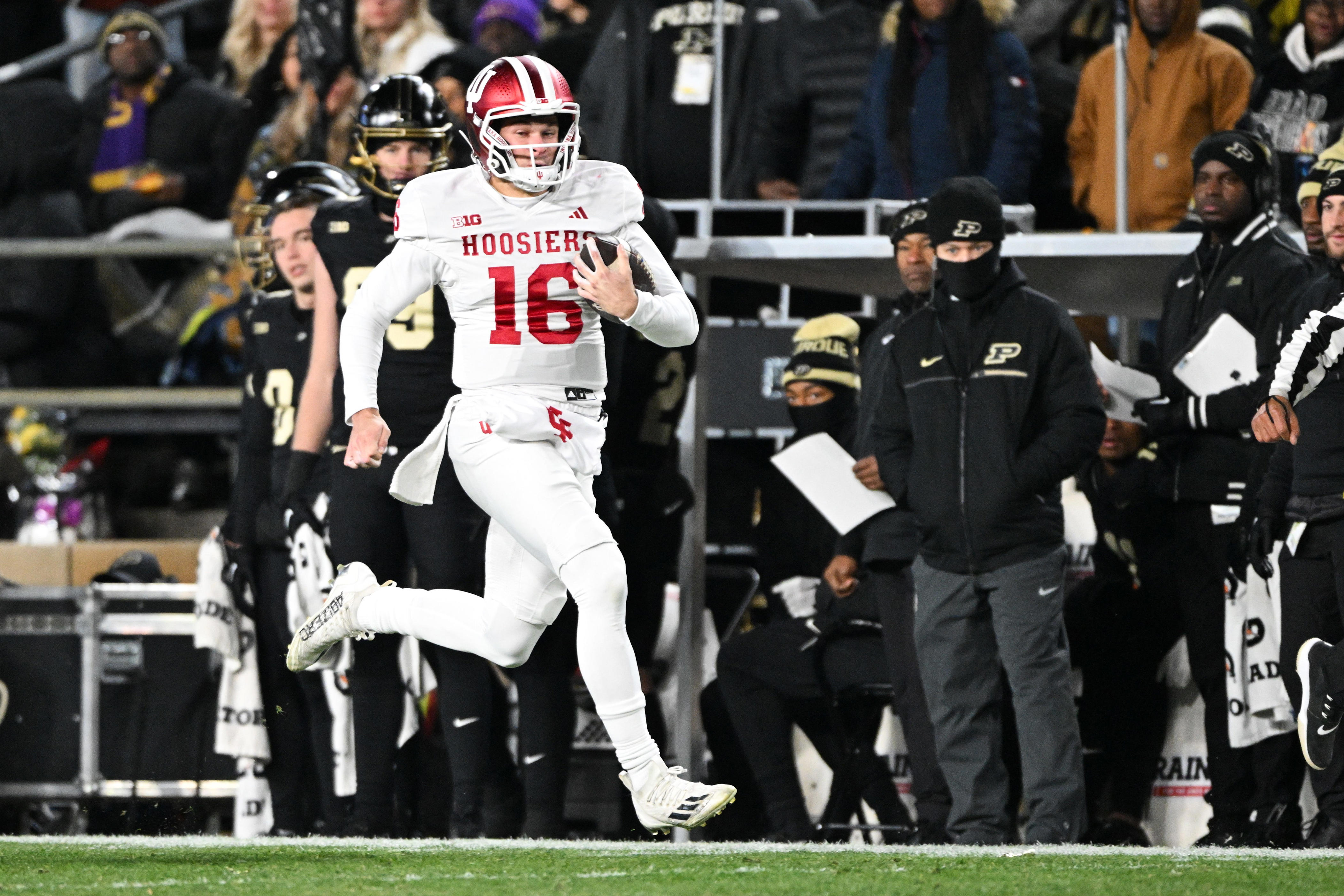 Indiana Hoosiers quarterback Alberto Mendoza to enter transfer portal