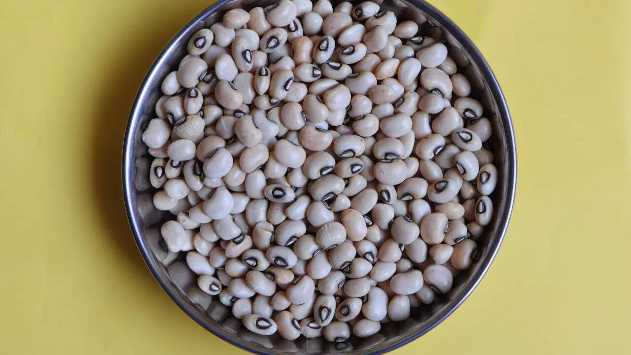 How to make Punjabi lobia masala for dinner at home