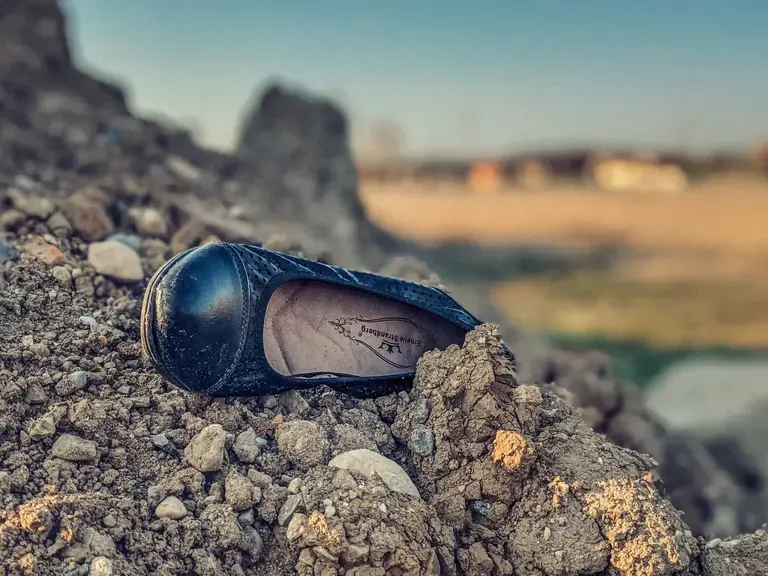 Why you'd go broke buying fast-fashion curves: Why cheap seams fail ...