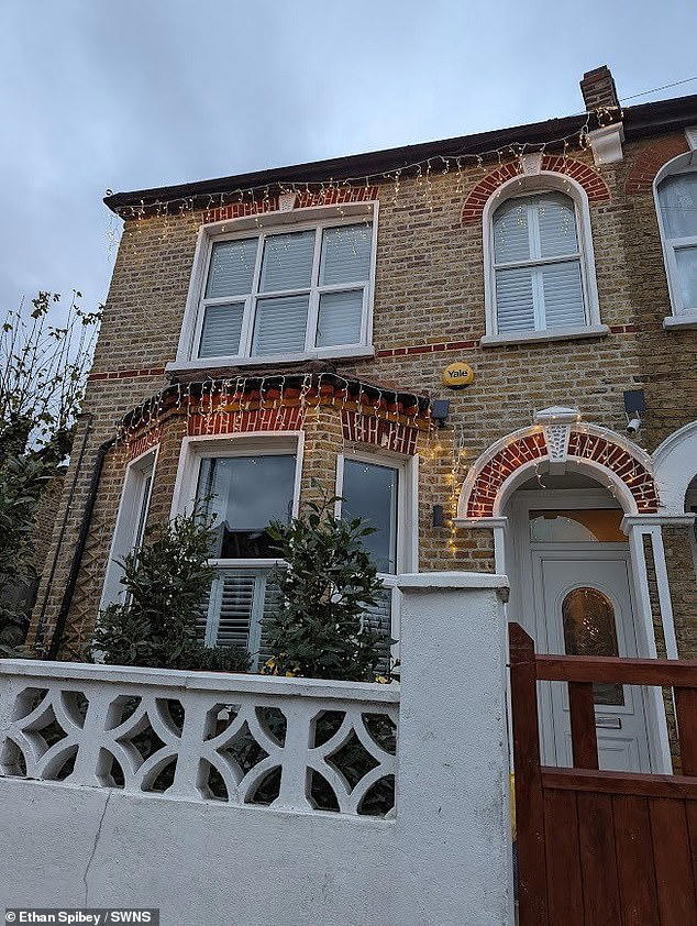 Man commutes 965 miles to work in London because it's cheaper than ...