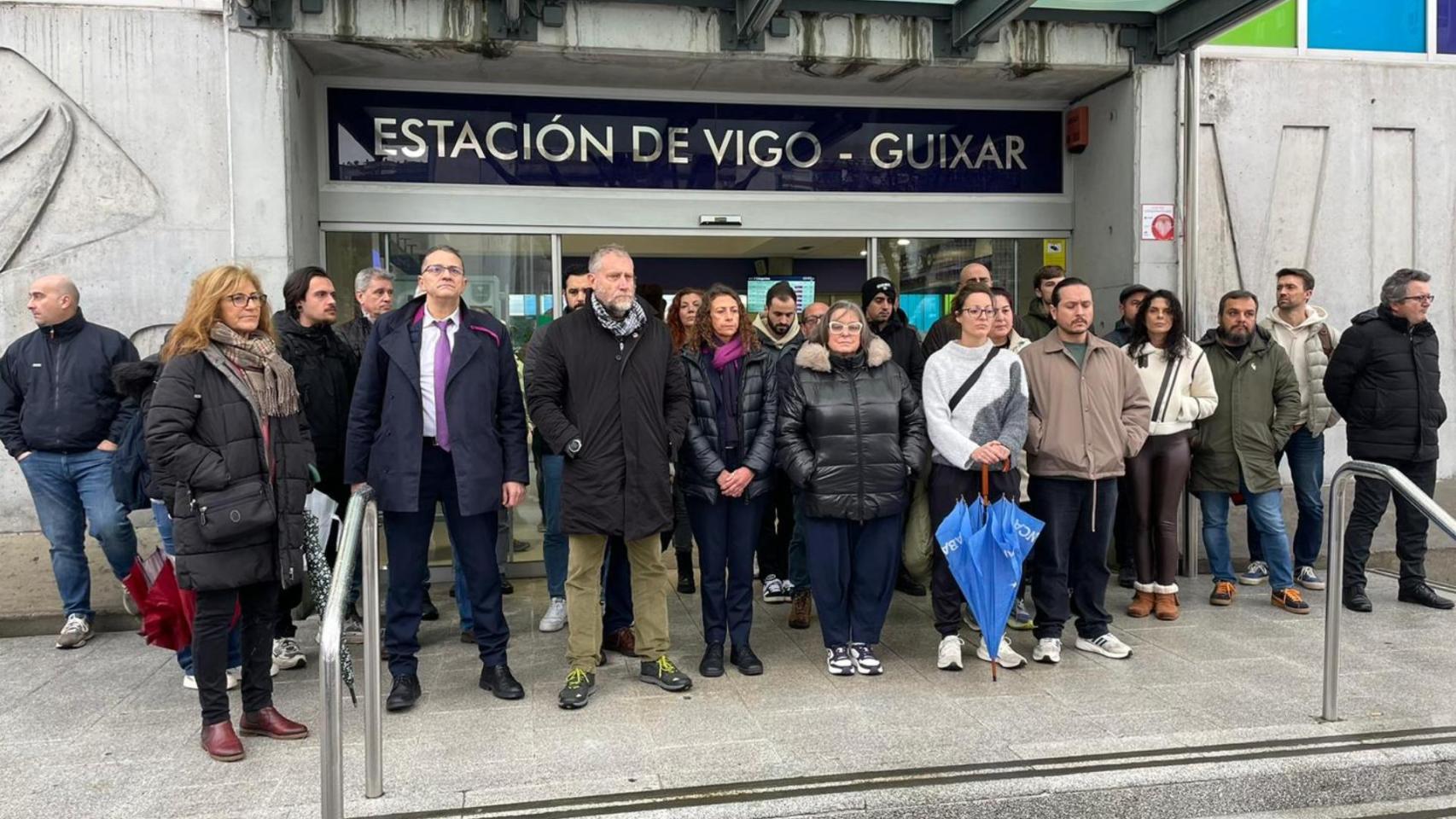 Trabajadores de Renfe de Vigo se suman a los 5 minutos de silencio por ...