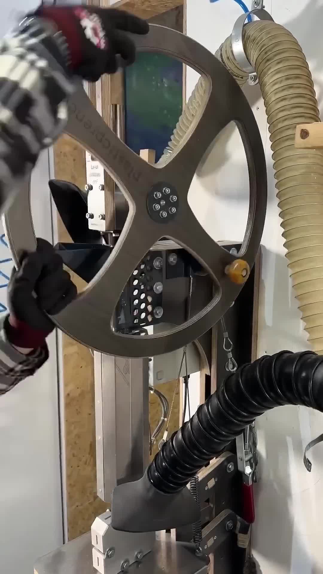 Making carabiners from recycled plastic