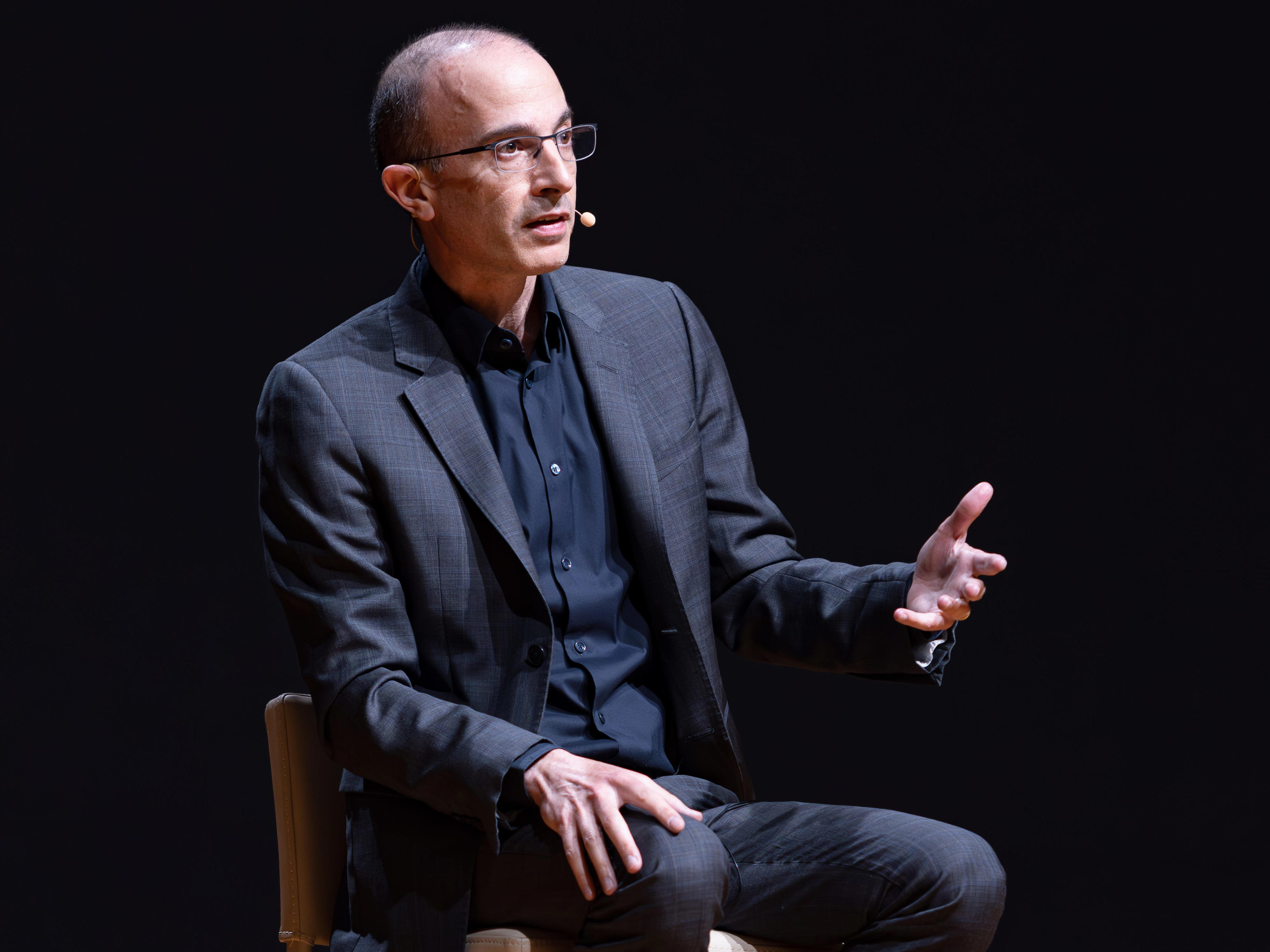 The author of 'Sapiens' says AI is about to create 2 crises for every ...