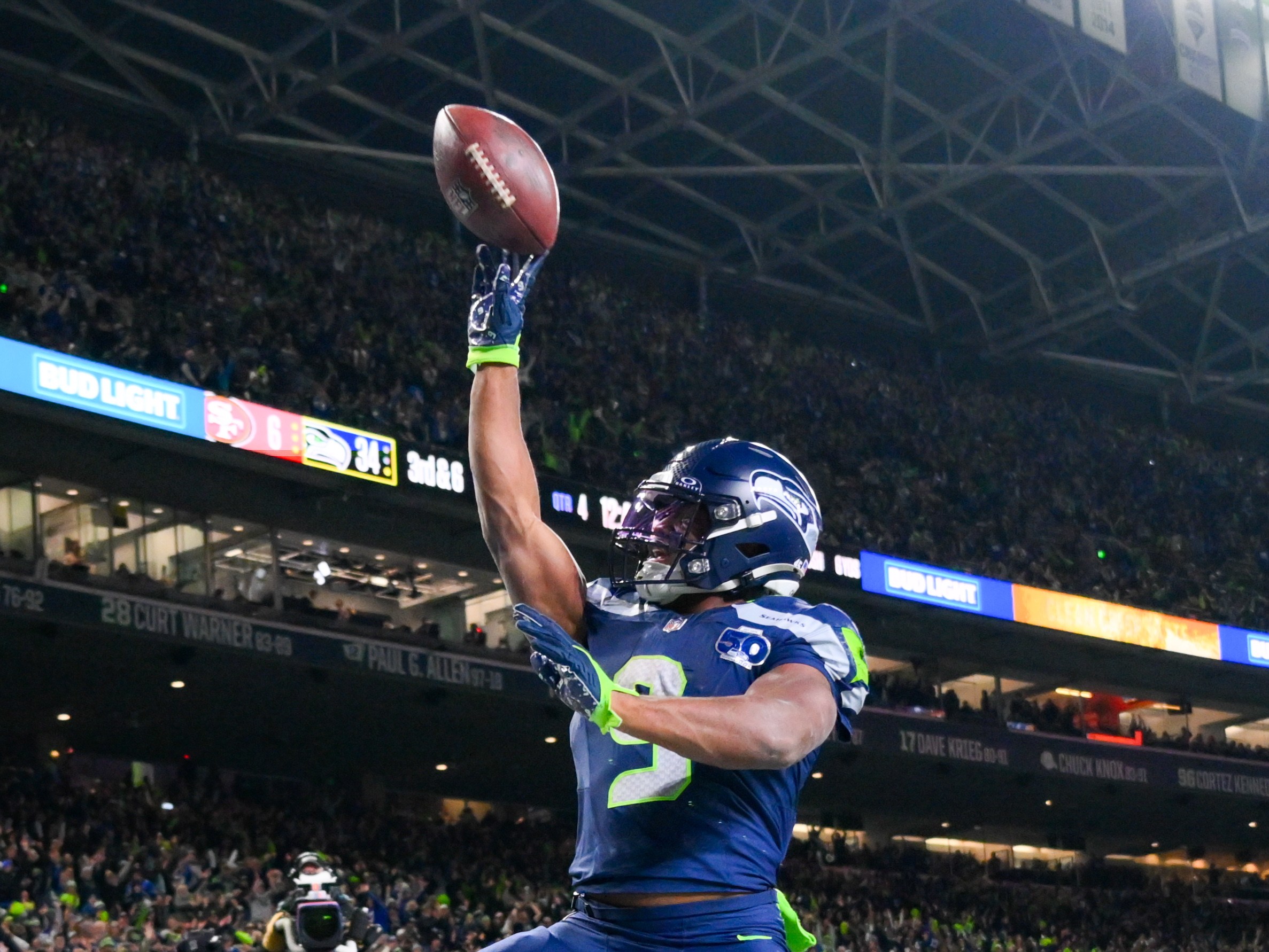 Two surprising reasons Kenneth Walker can cover in Zach Charbonnet’s ...