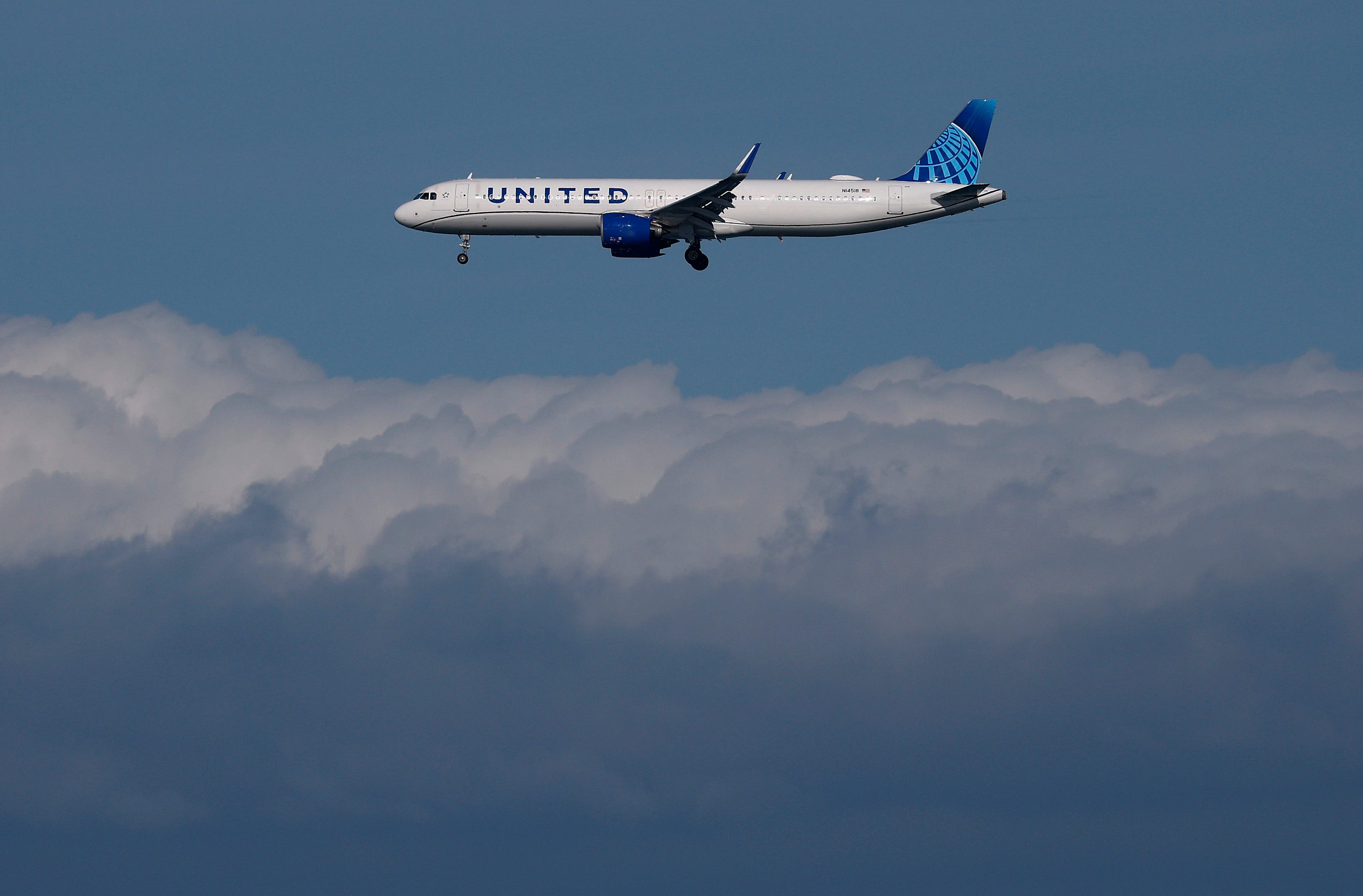 United flight suffers mechanical issue after hard landing in Orlando