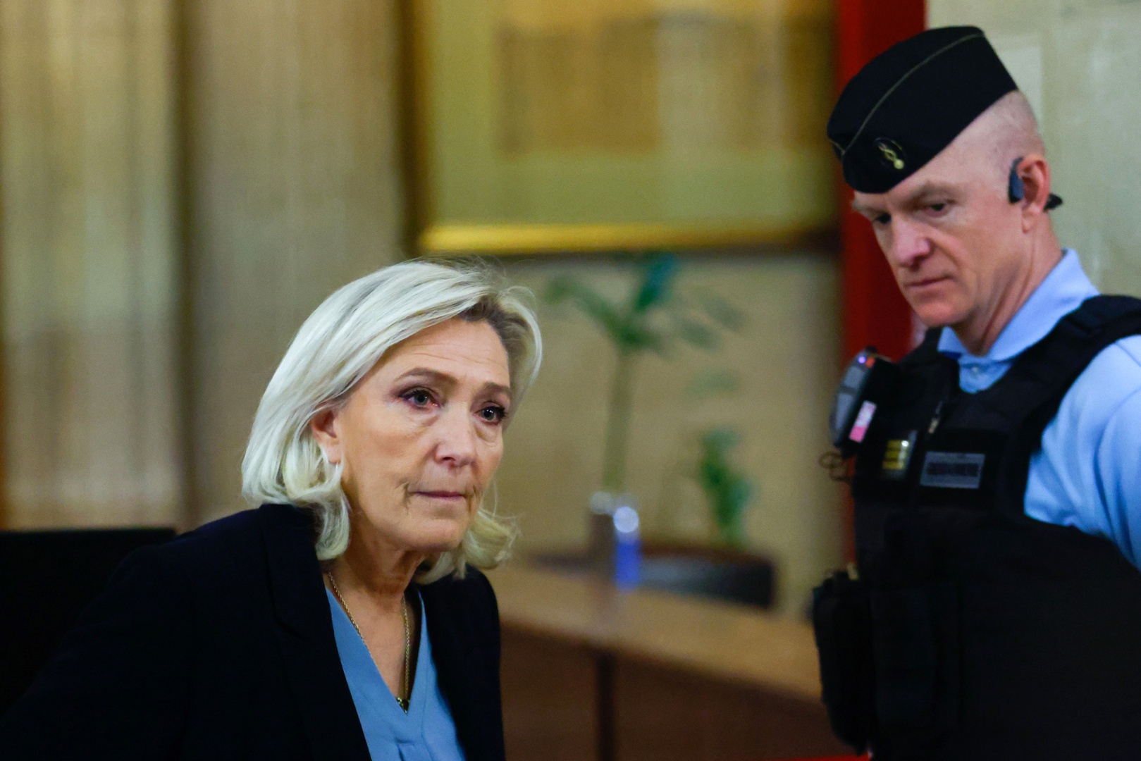 Asediada por la acusación, Le Pen niega estar al frente de un sistema ...