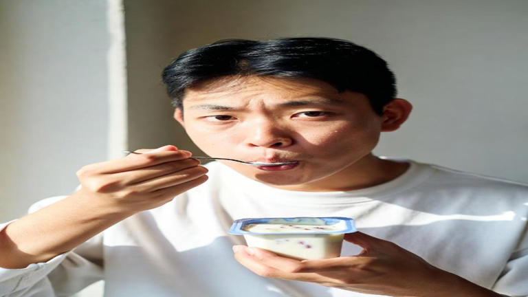 How much yogurt should you eat every day? Nutrition experts explain the ...