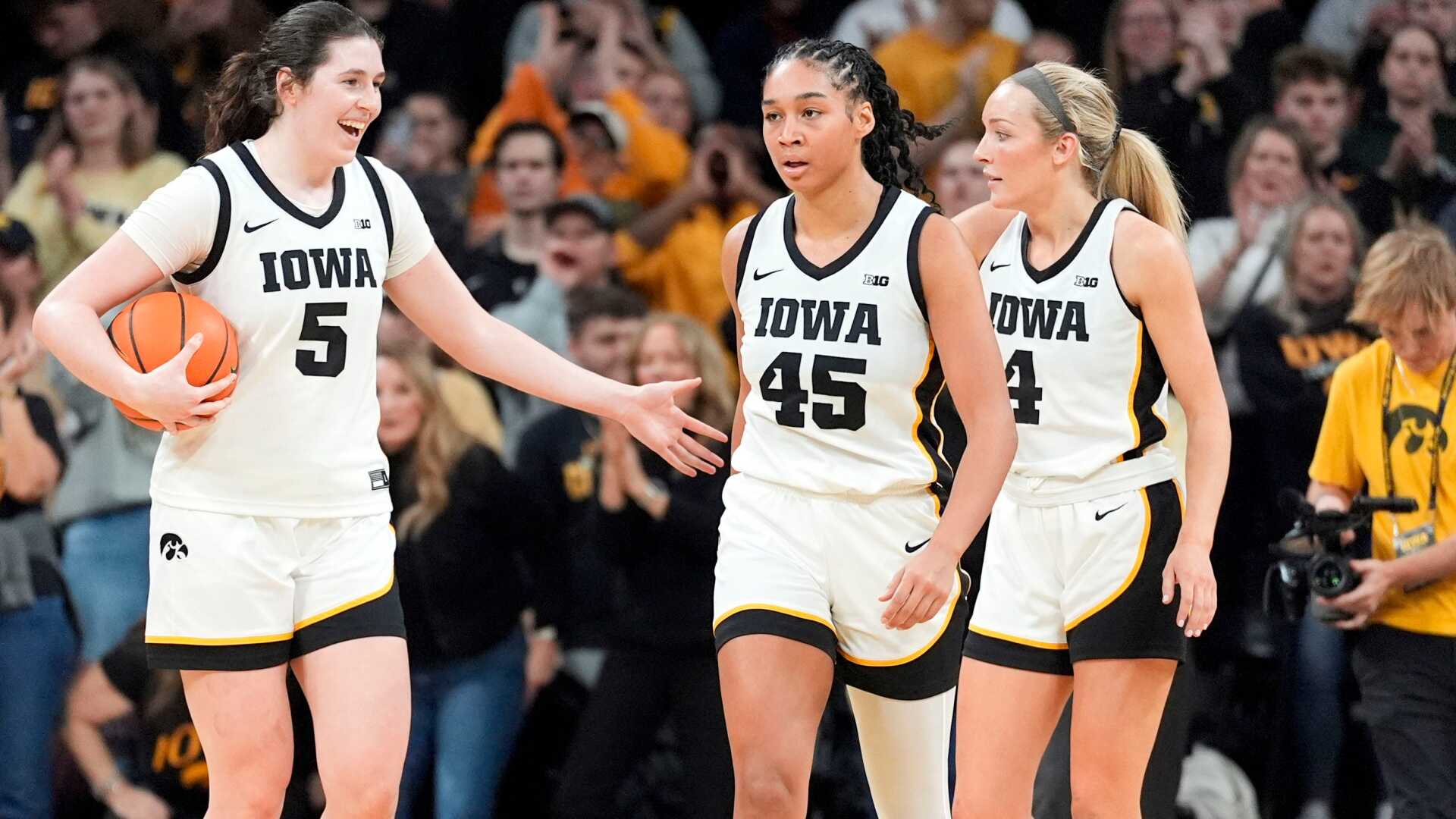 Iowa women face tough schedule after 7-0 start in Big Ten